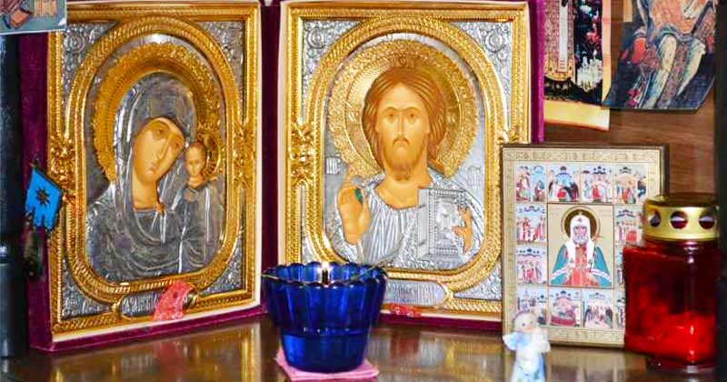 Unde se tine icoana, in casa. Preotii au expicat care e cel mai sfant loc